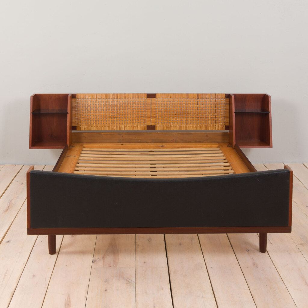 Teak and cane queen size bed by Hans Wegner, Getama, 1960s - Futureantiques