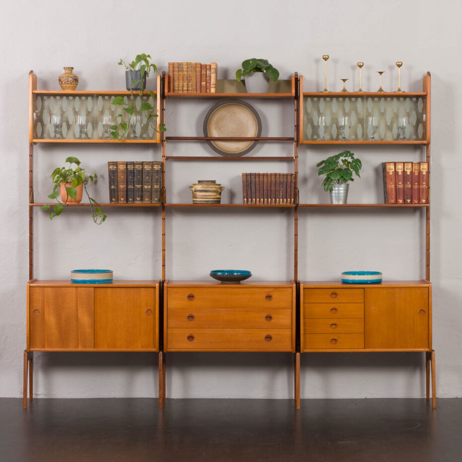 Free standing shelving - Futureantiques